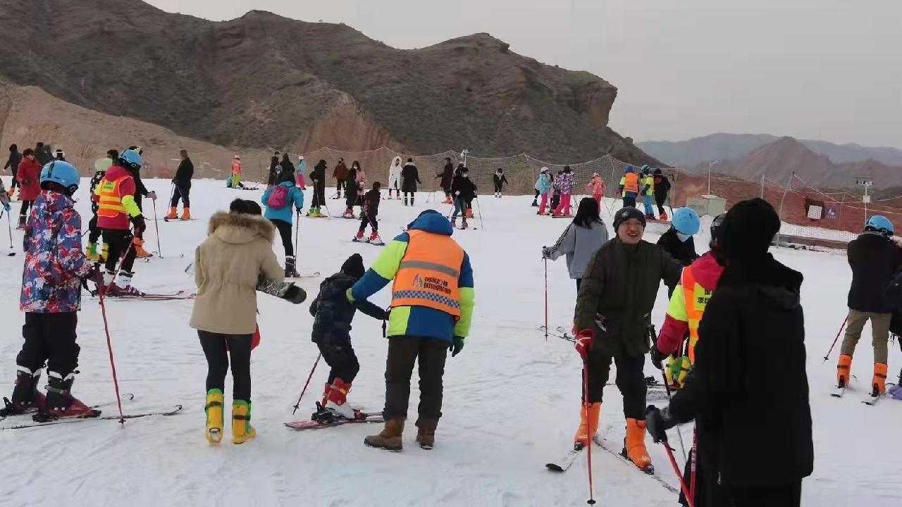 Live: Enjoy winter sports fun at a snow event training base - CGTN