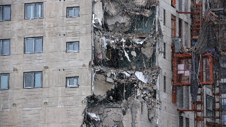 Facade of S. Korea apartment building collapses, injures at least 1 - CGTN