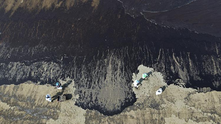 Peru hit by oil spill due to Tonga volcano and tsunami - CGTN