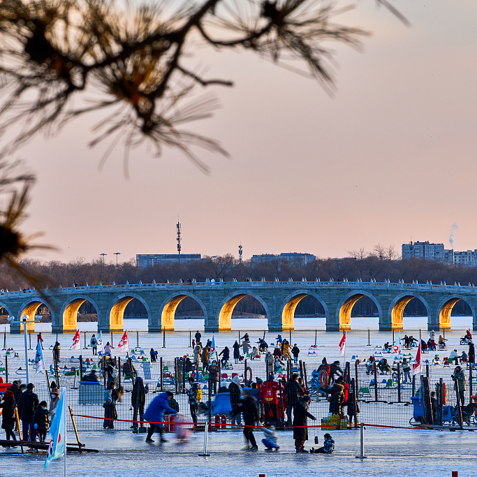 Live: Enjoy ice and snow fun at Summer Palace ahead of Beijing 2022 - CGTN