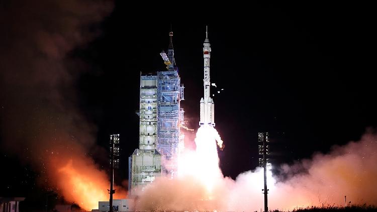 China's new manned launch vehicle to have reusable 1st stage - CGTN