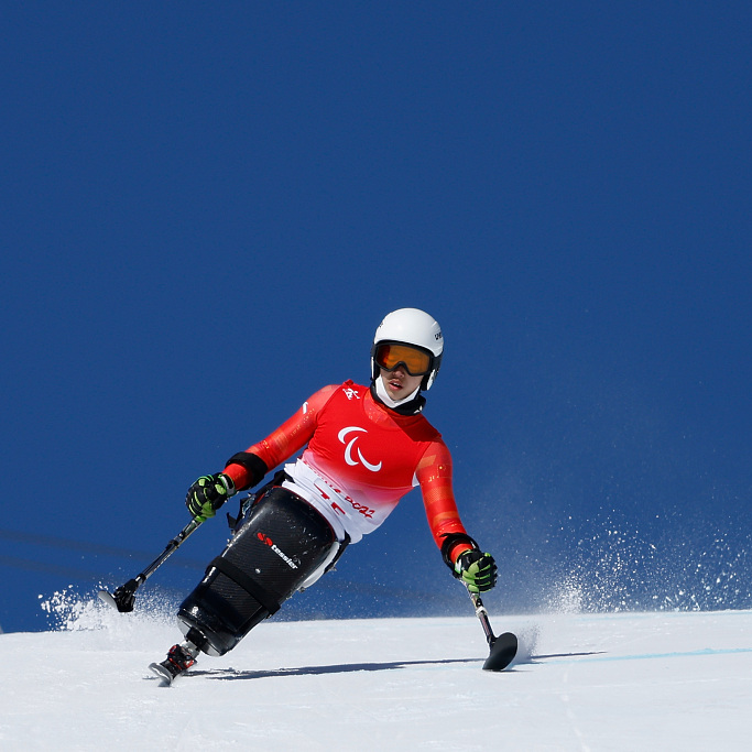 Chinese para alpine skiing team aim for breakthrough at home - CGTN