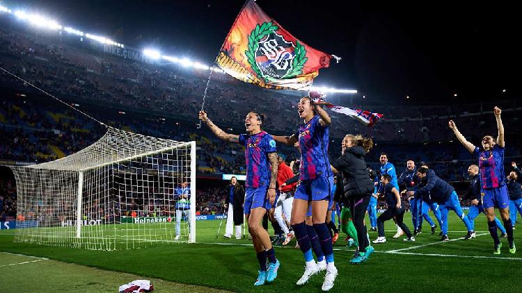 El Clasico breaks attendance record as 91,553 watch Barca thrash Real ...