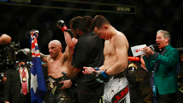 UFC 273: Volkanovski defends featherweight title with TKZ TKO - CGTN