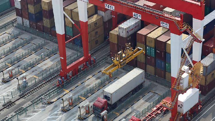 Shanghai port maintains stable operation with 'closed-loop' system - CGTN