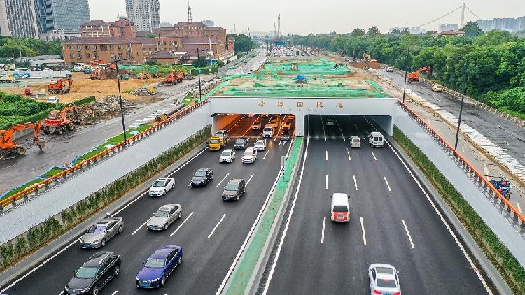 Investors cheer on China's emphasis on infrastructure construction - CGTN