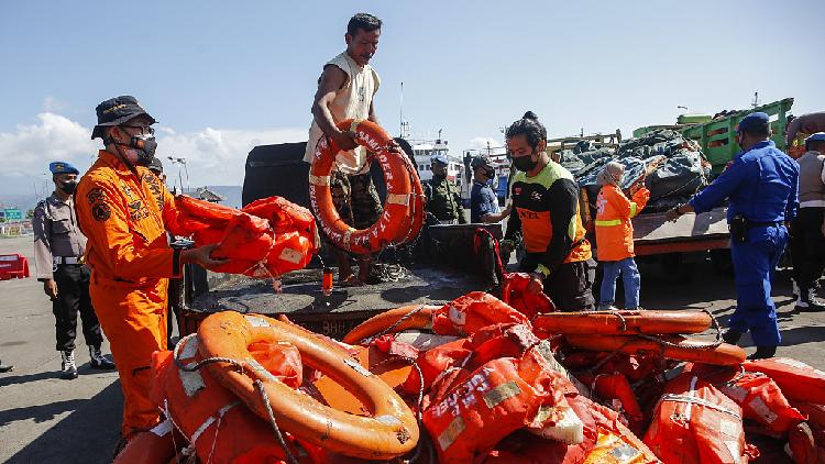 Indonesian rescuers battle to free trapped ferry carrying over 800 - CGTN