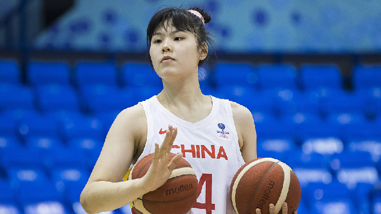 Chinese center Li Yueru confident in her career with Sky in WNBA - CGTN