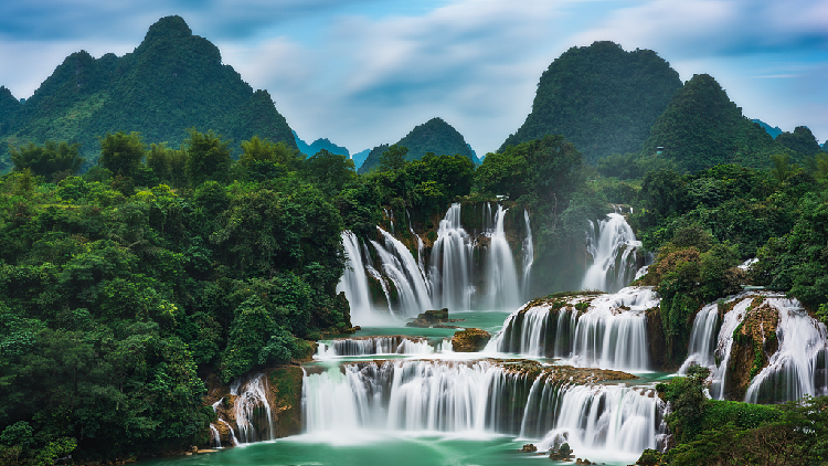 Live: Feast your eyes on the splendid view of Detian Waterfalls - CGTN