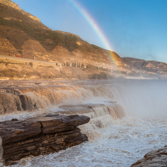 Live: The spectacular view of Hukou Waterfall on the Yellow River - CGTN