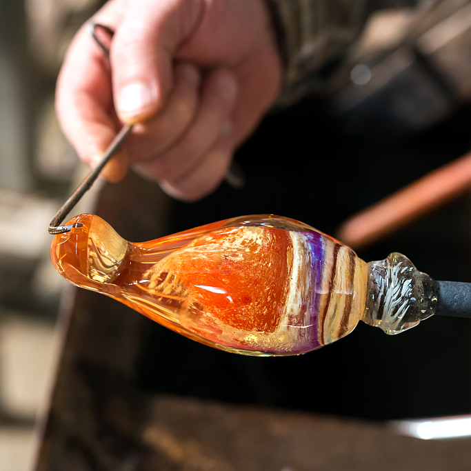 Live: Explore how glass is manufactured in southwest China's Chongqing ...