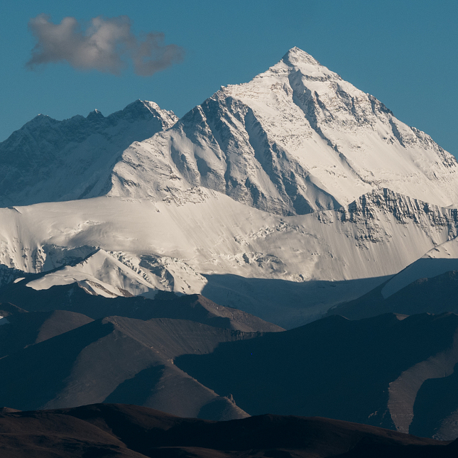 Live: Enjoy the magnificent view of the world's highest peak - CGTN