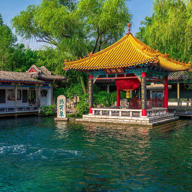 Live: Summer escape - a glance of the spewing view of Baotu Spring - CGTN