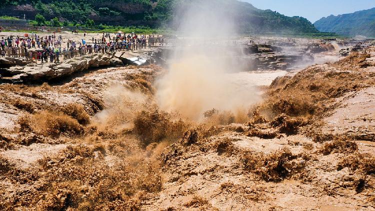 Continuous rainfall enhances the largest yellow waterfall in N China - CGTN