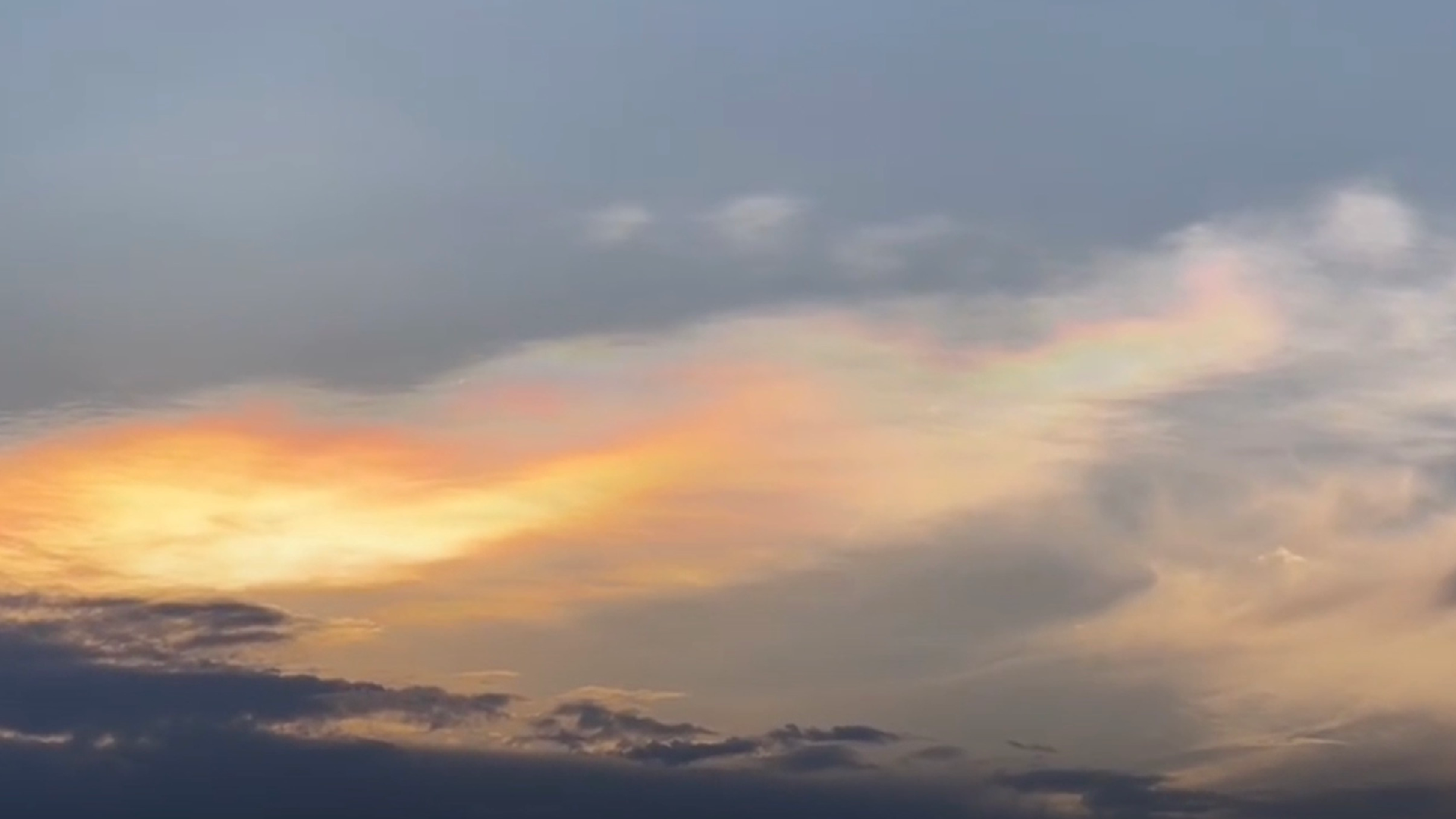 Iridescent pileus-like clouds appeared in S China - CGTN