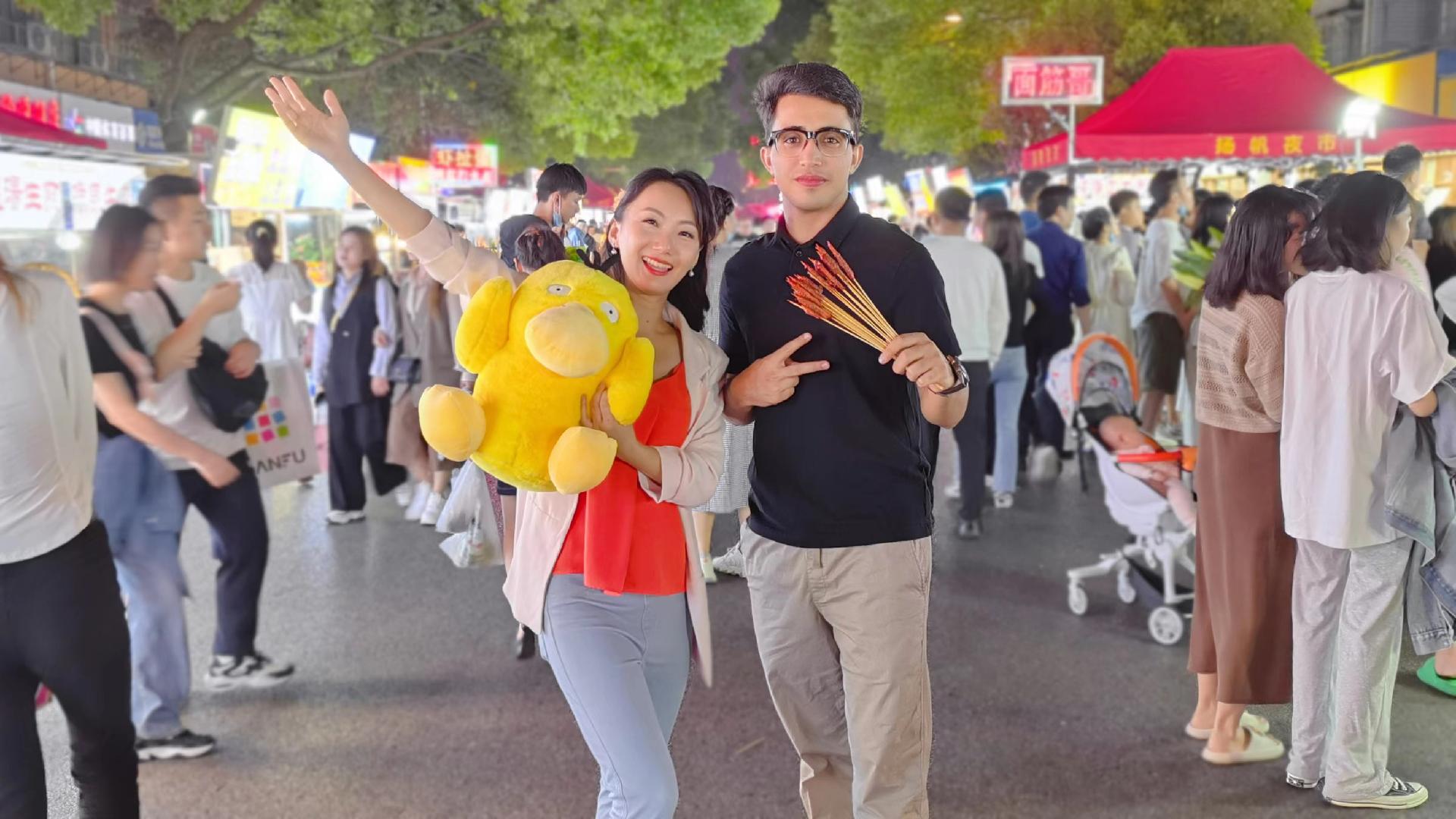 Live: A virtual tour inside the largest night market in Hunan Province ...