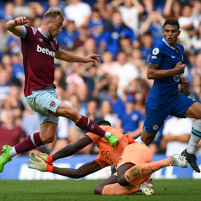 2 Premier League managers fire at VAR for controversial referee calls ...