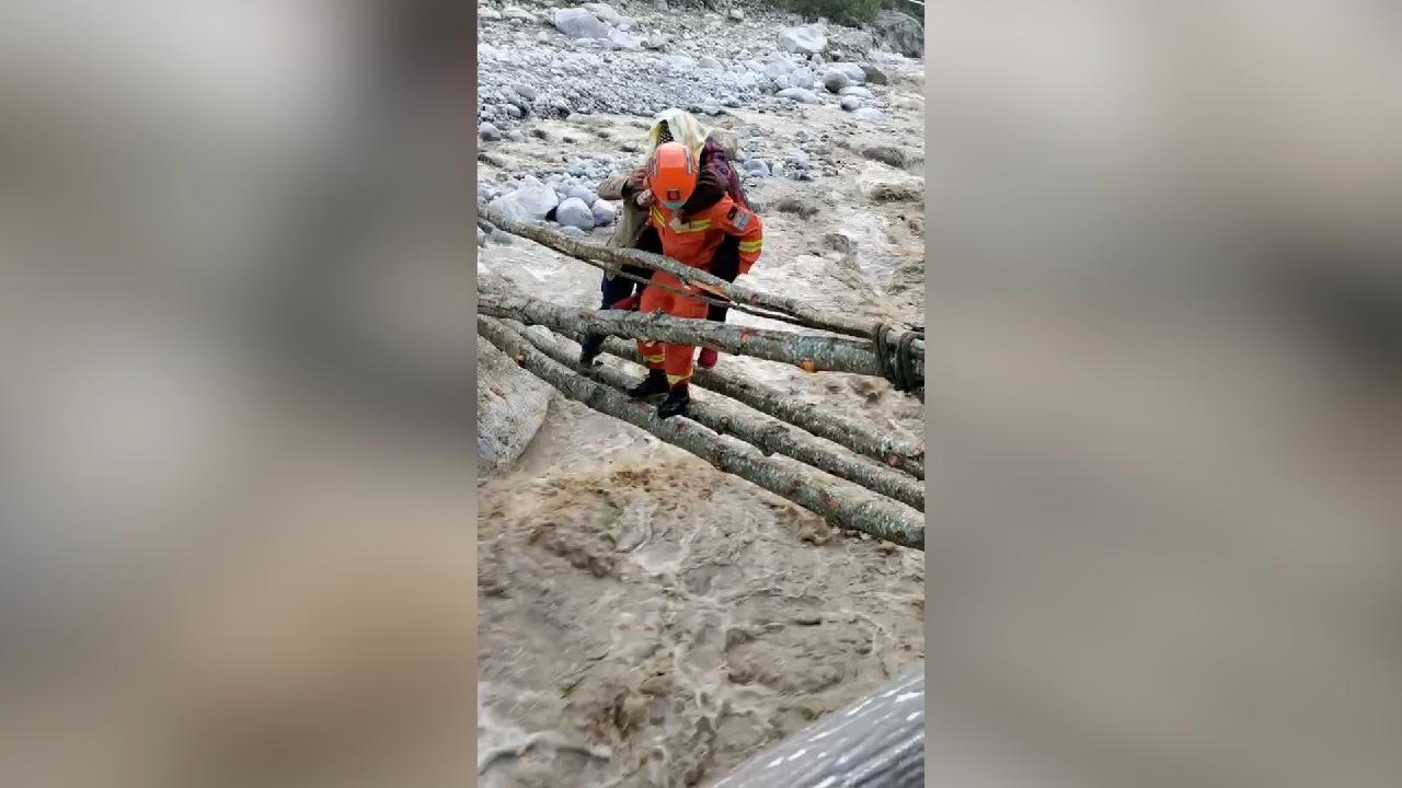 Exclusive: Rescue workers rush to quake epicenter - CGTN