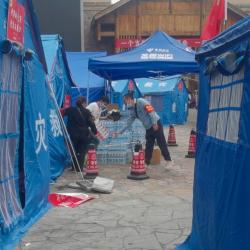 Bread and water provided for free in settlements in quake-hit Sichuan ...