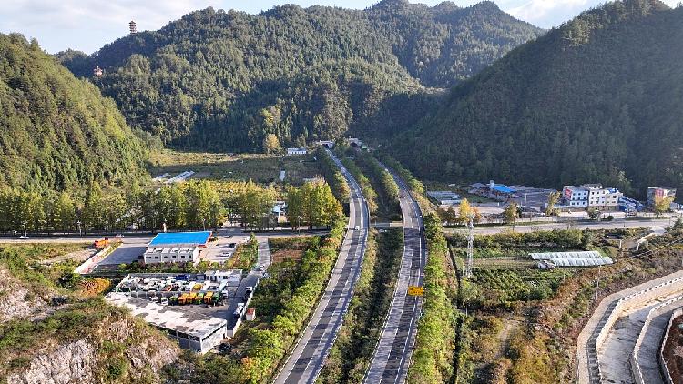 China makes headway in construction of major road projects - CGTN