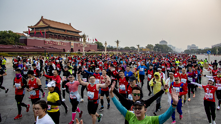 Beijing Marathon kicks off after 2-year hiatus - CGTN
