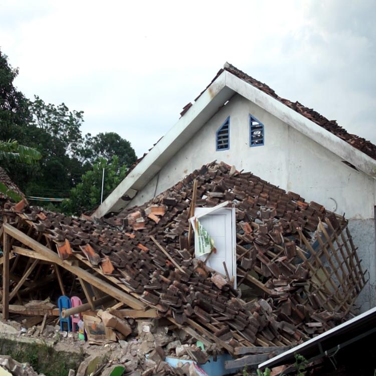 Rescue underway after M5.6 quake jolts Indonesia's West Java - CGTN