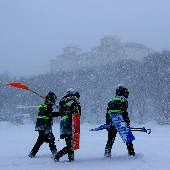 Heavy snow hits northern parts of China as cold wave sweeps in - CGTN
