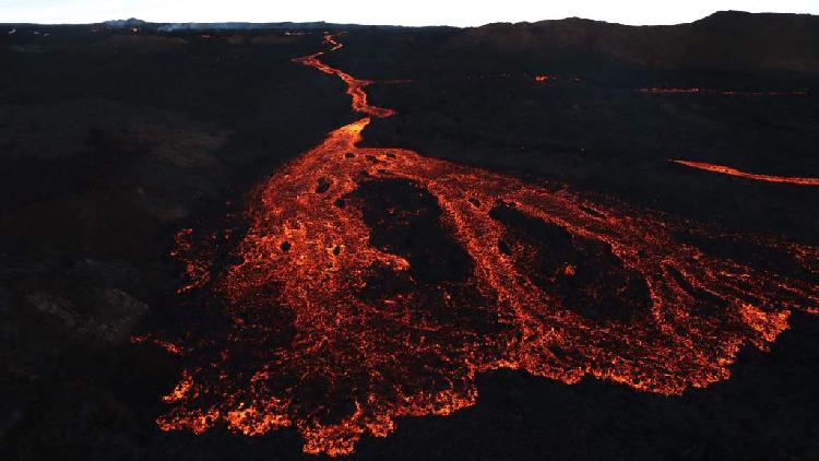 Hawaii volcano sprays fountains of lava in spectacular eruption - CGTN