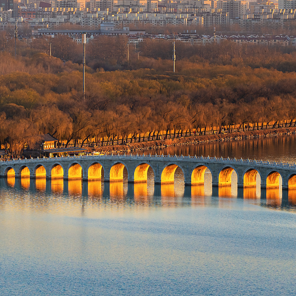 Live: Fantastic view of the 17-arch bridge lighting up at sunset - CGTN