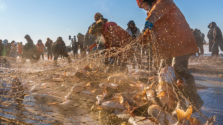 Winter fishing in Chagan Lake, Jilin Province - CGTN