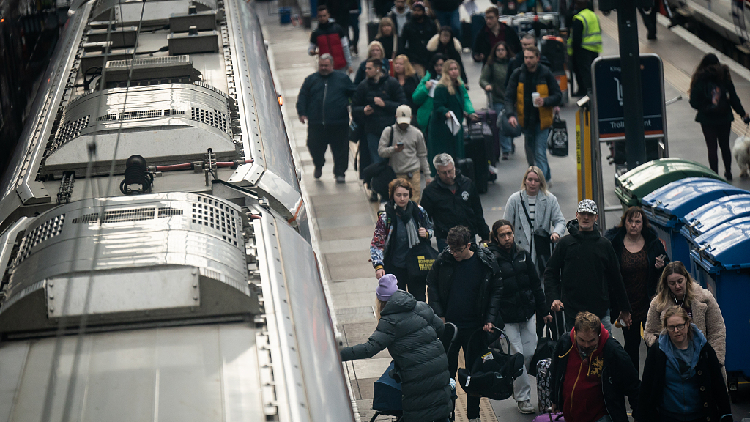 British rail workers start new year with week-long strike - CGTN