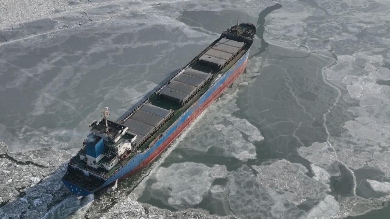 Cold wave sees over 42 percent of China's northernmost bay blanketed - CGTN