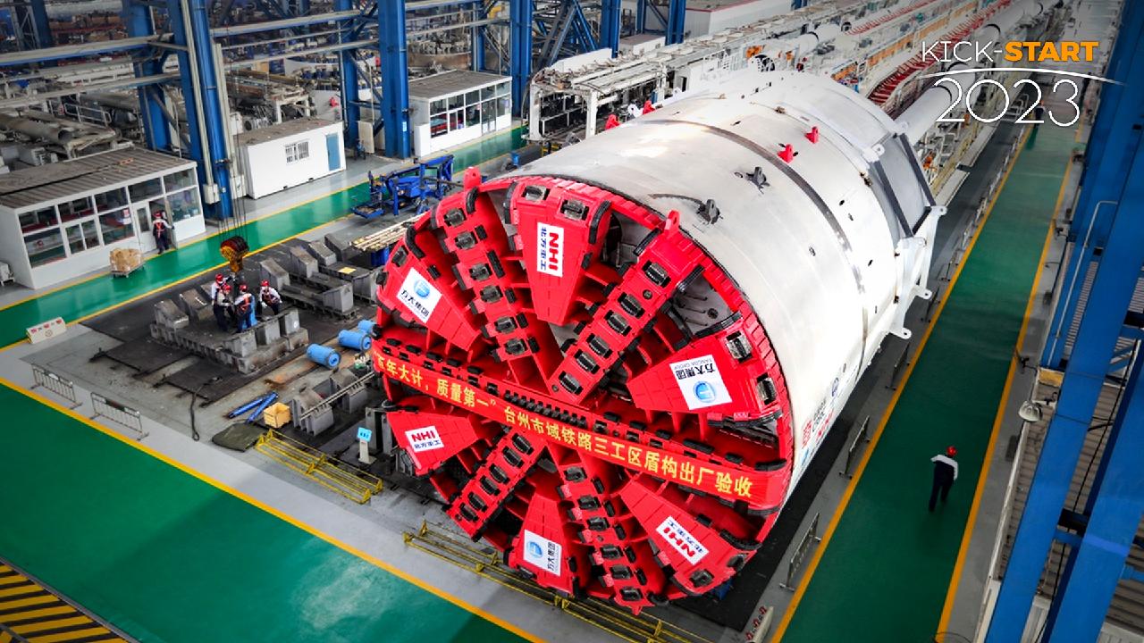 Live: Bustling manufacturing plant handles various types of machines - CGTN