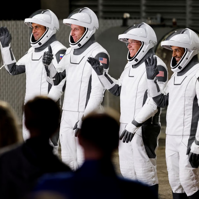 SpaceX Crew Dragon spacecraft arrives at space station - CGTN