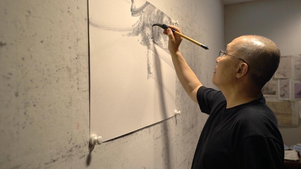 Chinese painter's "ink sculptures" veer off on artistic tangent - CGTN