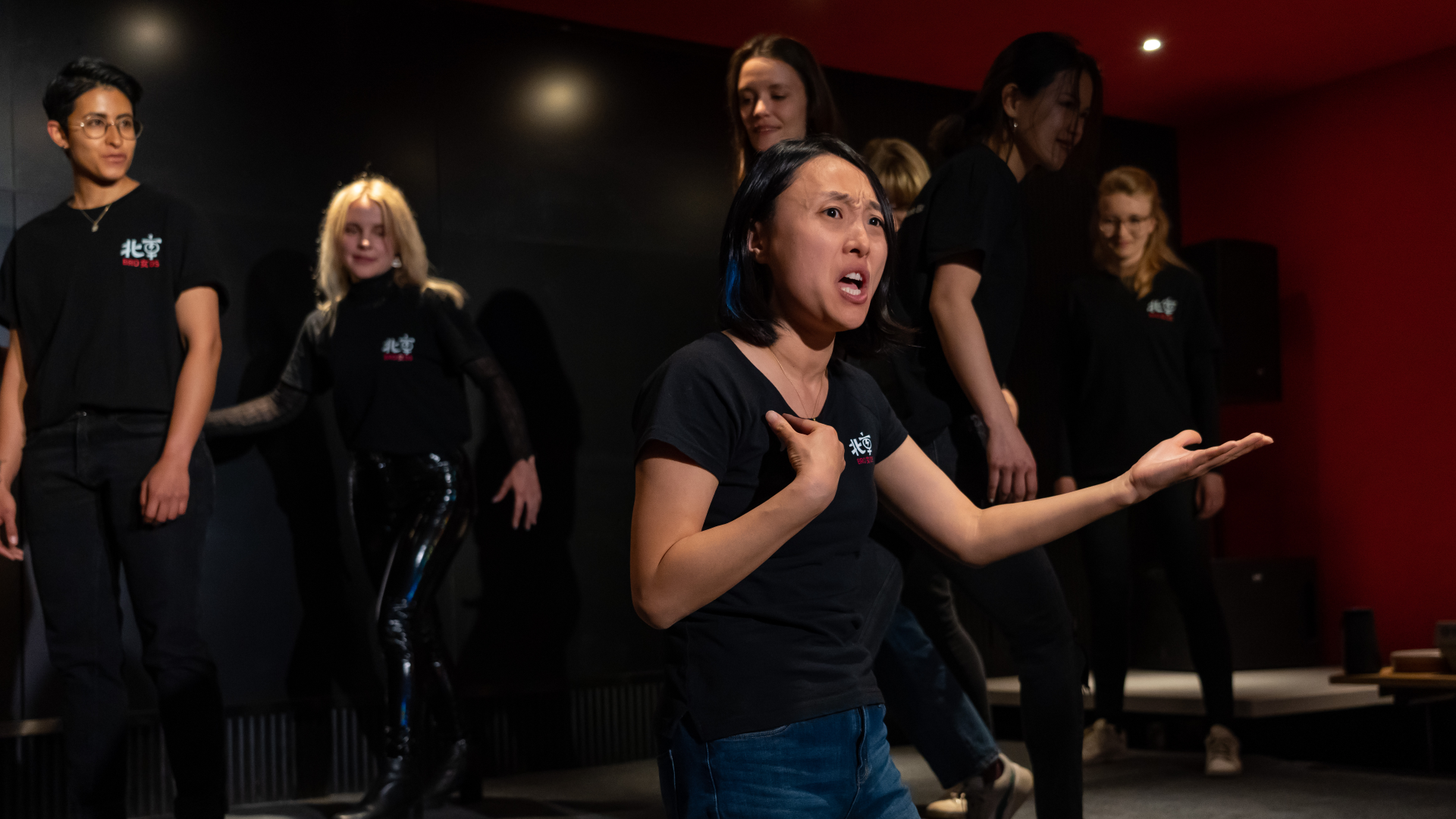 Improv actresses tell audiences’ tales in Beijing - CGTN