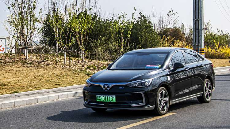 China's new energy vehicle industry accelerates green transformation - CGTN