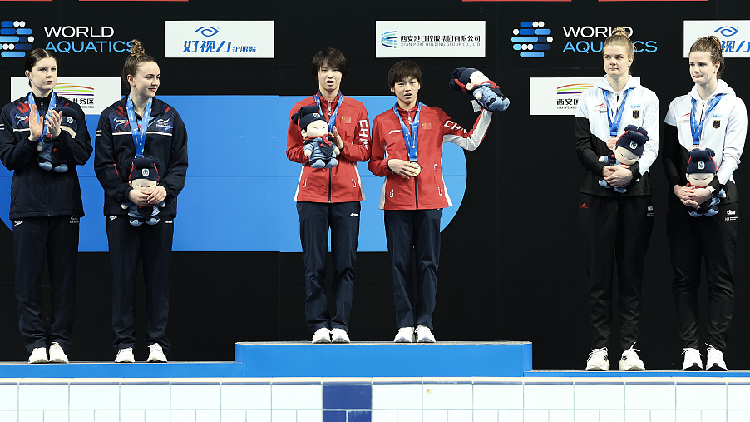 Chinese divers sweep four gold medals on Day 1 at Diving World Cup - CGTN