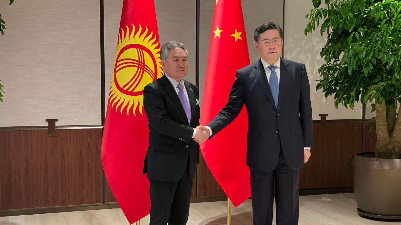 Chinese FM meets with Kyrgyz counterpart in Xi'an - CGTN