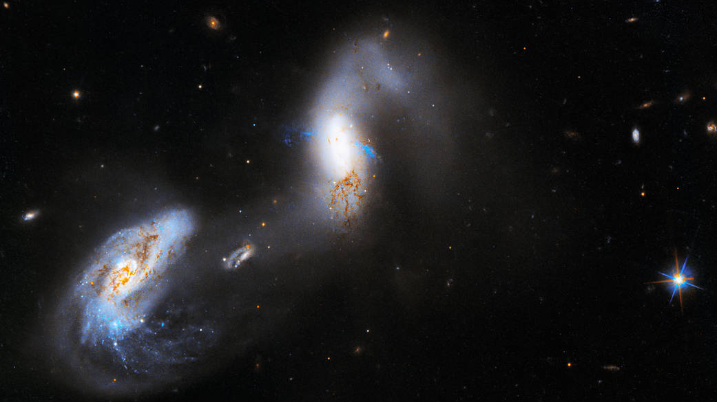 NASA's Hubble captures extraordinarily bright interacting galaxies - CGTN
