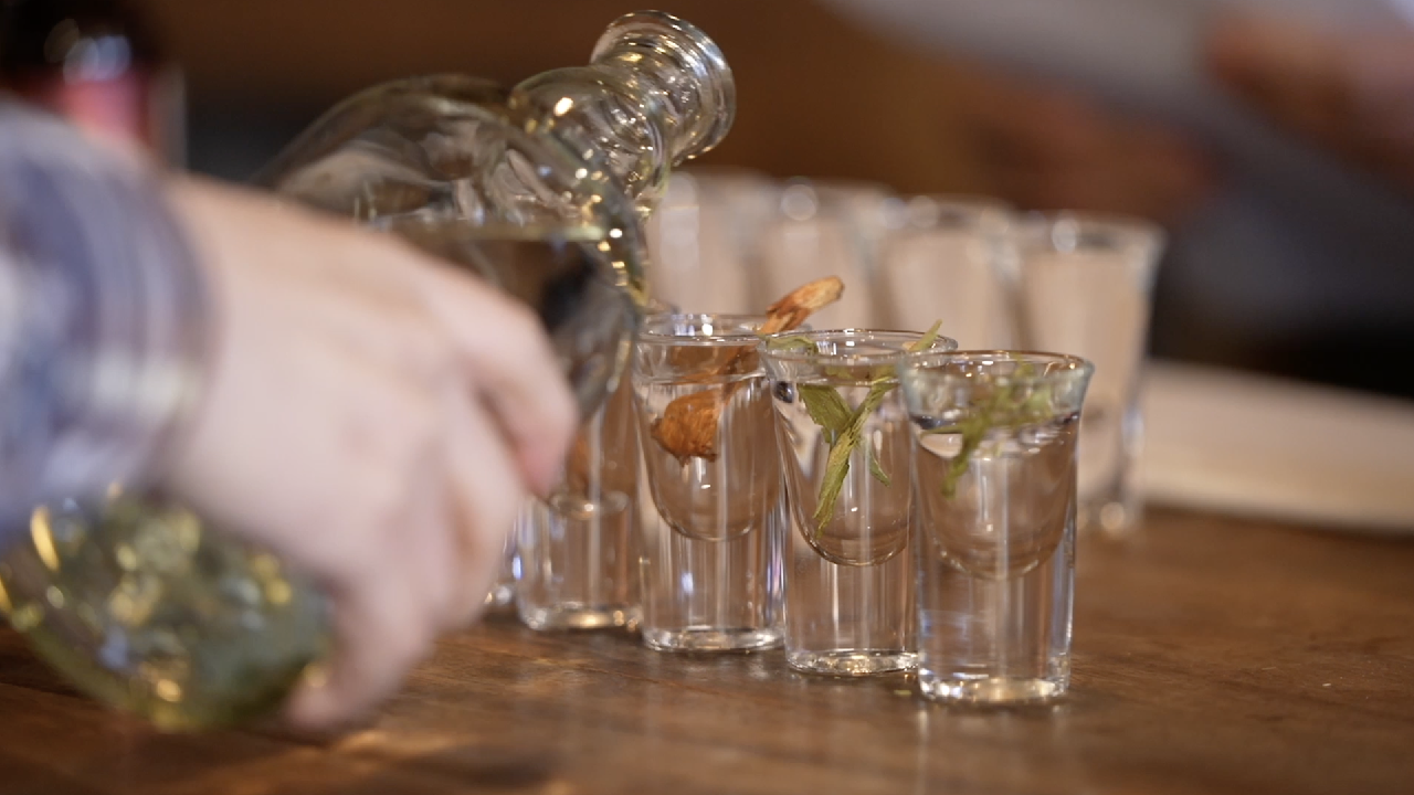 Cocktails with TCM ingredients a novel treat at Beijing bar - CGTN