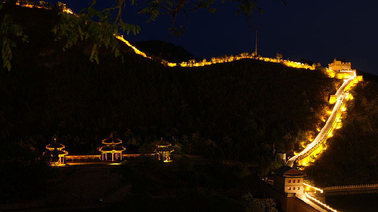 Great Wall shines bright amid dark of night - CGTN