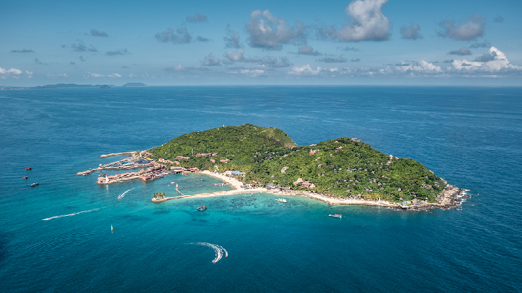 Live: Scenic view of Fenjiezhou Island in S China's Hainan Province - CGTN