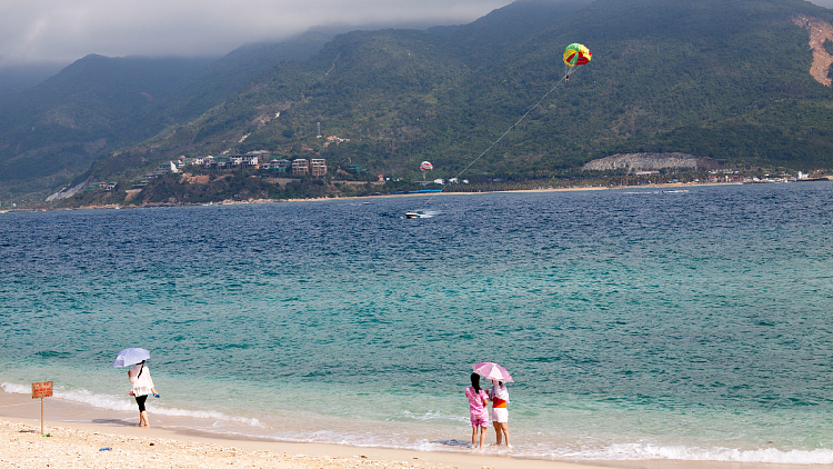 Live: View of Fenjiezhou Island in south China's Hainan Province - CGTN