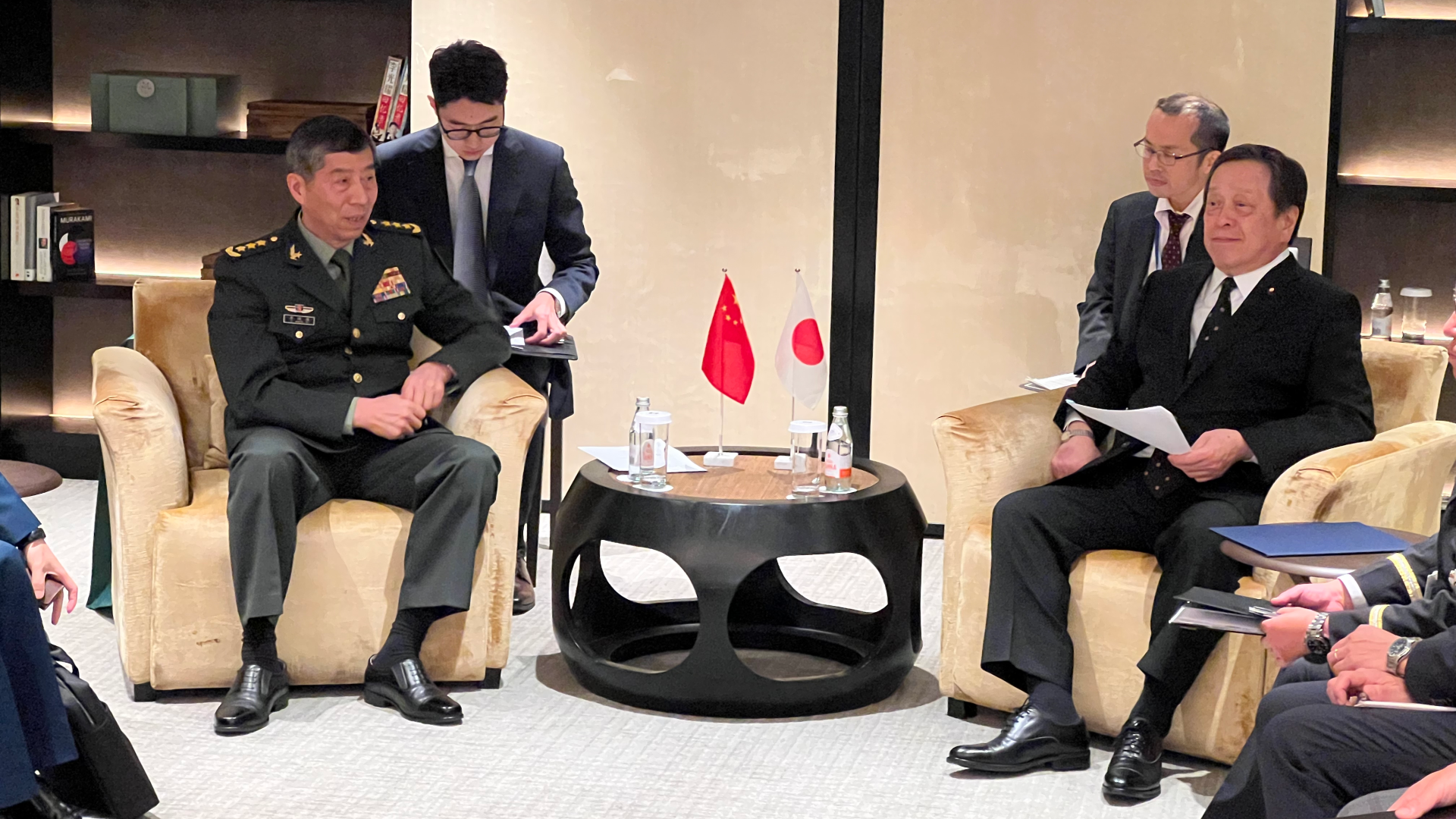 Chinese, Japanese defense chiefs meet in Singapore - CGTN