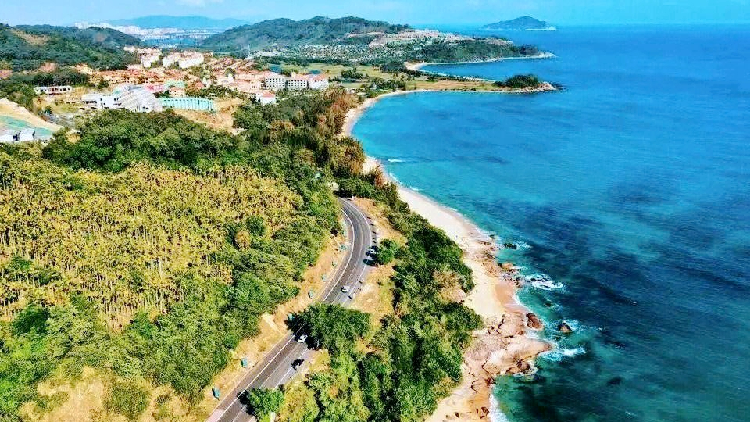 Enjoy stunning ocean views along coastal highway in Hainan - CGTN