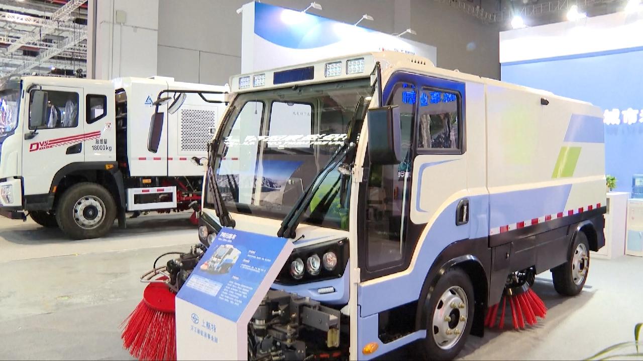 New-energy sanitation vehicles displayed at carbon neutrality expo - CGTN