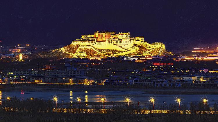 Live: Stunning night view of Potala Palace - CGTN