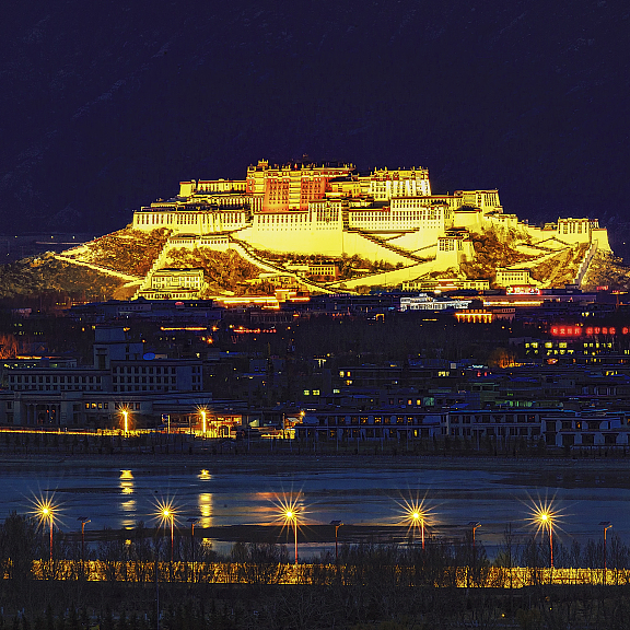 Live: Stunning night view of Potala Palace - CGTN