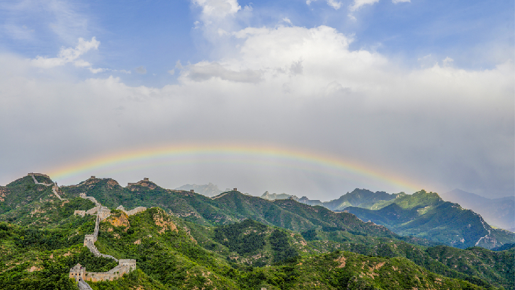 Rainbow appears at Great Wall after rainfall - CGTN